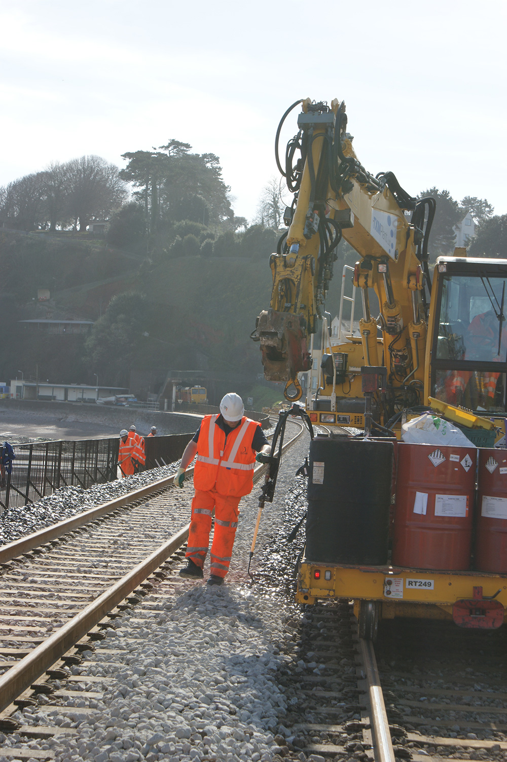 ballast-bonding-dawlish-operation-01 - Thermit Welding